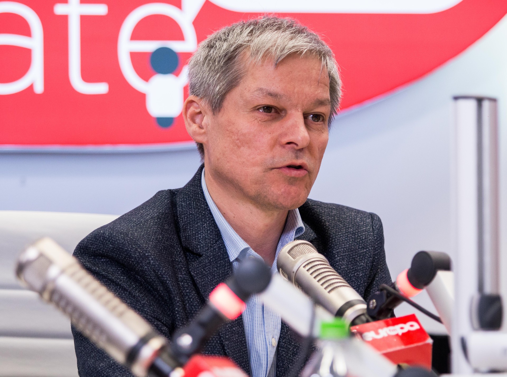 Dacian Cioloș și alți europarlamentari și-au dat demisiile din USR și ...