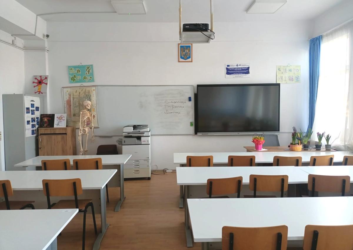 Mobilier nou pentru 95% din școlile și grădinițele din Ilfov - Metropola TV