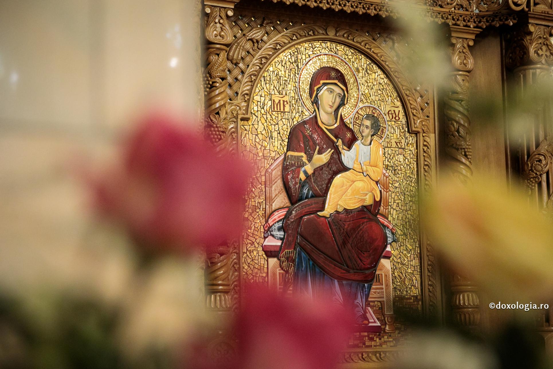 15 august: Adormirea Maicii Domnului sau Sfânta Maria Mare - una dintre ...