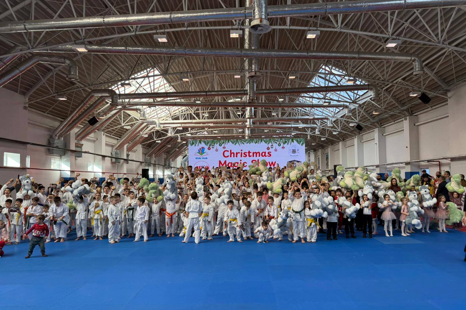 Moș Crăciun a venit deja la copiii secției de karate a CSO Voluntari ...